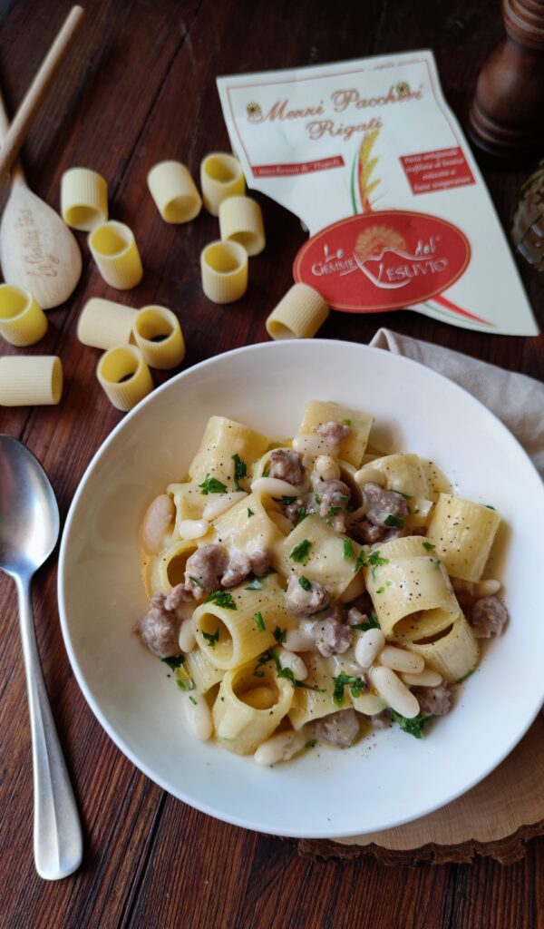 Mezzi Paccheri Rigati con fagioli e salsiccia - La Gustosa Idea